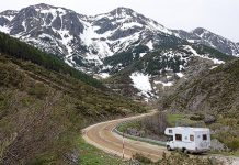 15+ Survival Items To Keep In Your Car At All Times For SHTF - Daily ...